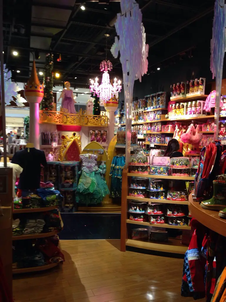 Disney store - Les aventures de la famille Bourg